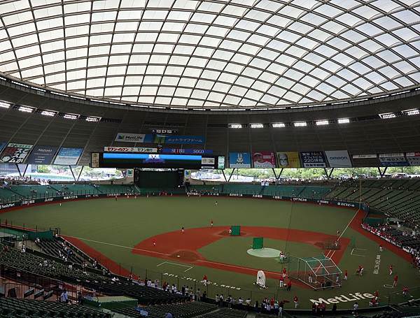 2025 日本埼玉│西武巨蛋球場(Seibu Dome)巡禮 - 寶妮與查爾斯的旅行日記